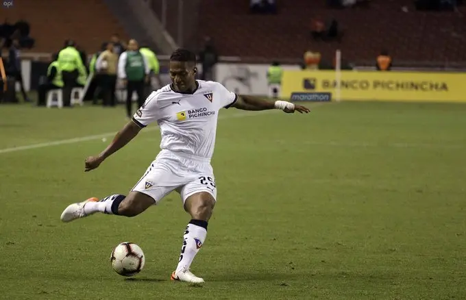 Antonio Valencia fue comparado con José Quintero