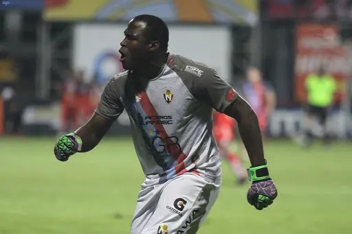 El nuevo equipo en el exterior de Johan Padilla